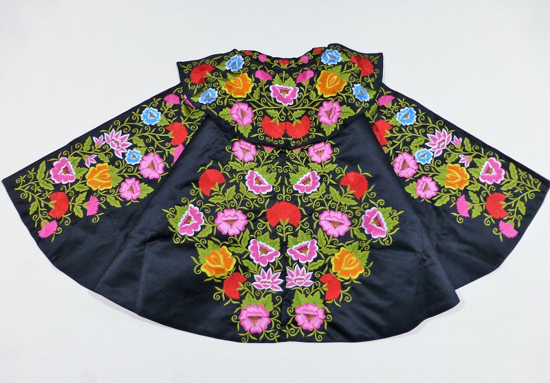 CAPOTES DE PASEO - CAPOTE DE PASEO NEGRO Y FLORES - Burladero Taurino